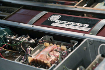 ¿QUÉS ES Y CÓMO FUNCIONA UN RELOJ ATÓMICO