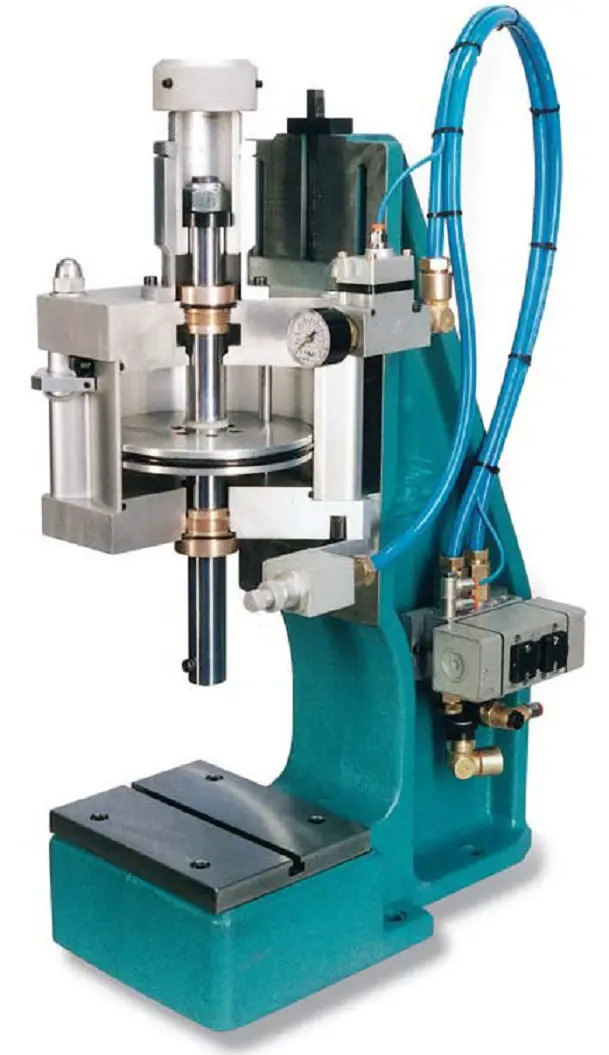 PRENSAS HIDRÁULICAS Y NEUMÁTICAS: ¿QUÉ SON Y PARA QUÉ SIRVEN?
